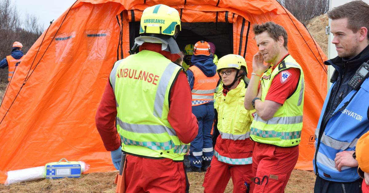 Flere personer alvorlig skadet etter at bil kjørte inn i folkemengde på Nord universitet i Bodø